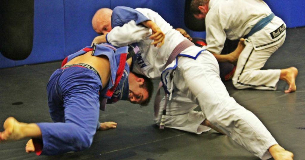 How To Develop Mat Awareness For Safe BJJ Rolling - BJJ World