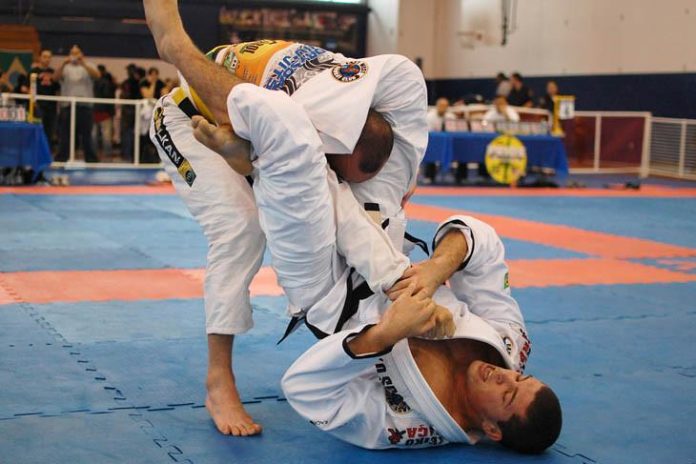 Common Armbar Mistakes And Finsihing Tips For BJJ Beginners - BJJ World