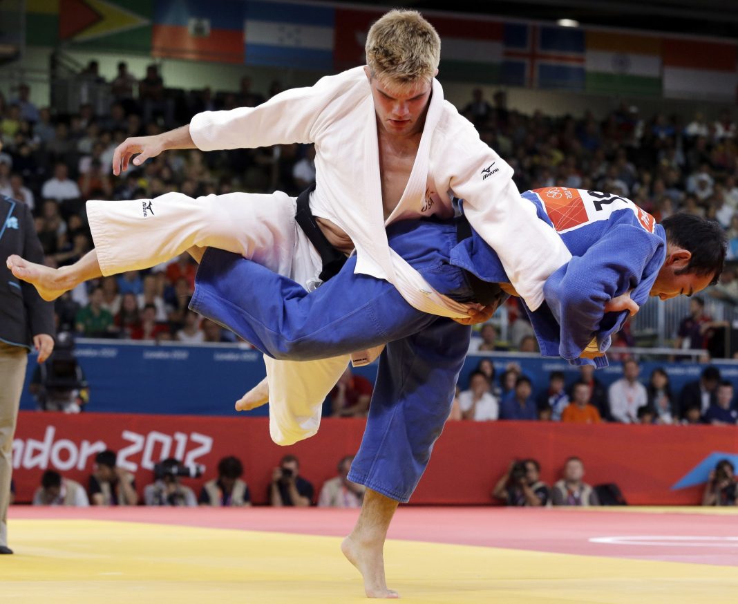 How To Safely Practice Takedowns In BJJ - BJJ World