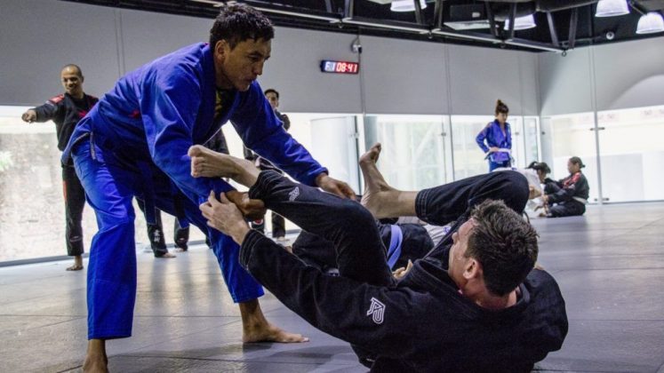 BJJ Guard Pass Basics: Getting Through The Layers Of Any Guard - BJJ World